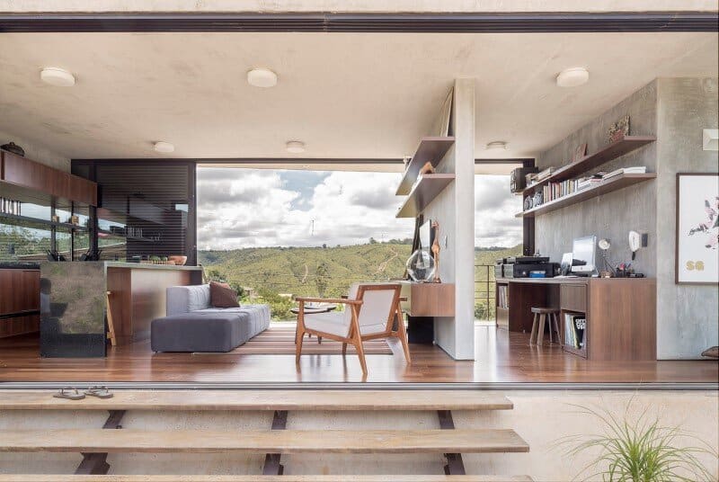 Reinforced Concrete House with Wide Open Spaces Reinforced Concrete House with Wide Open Spaces